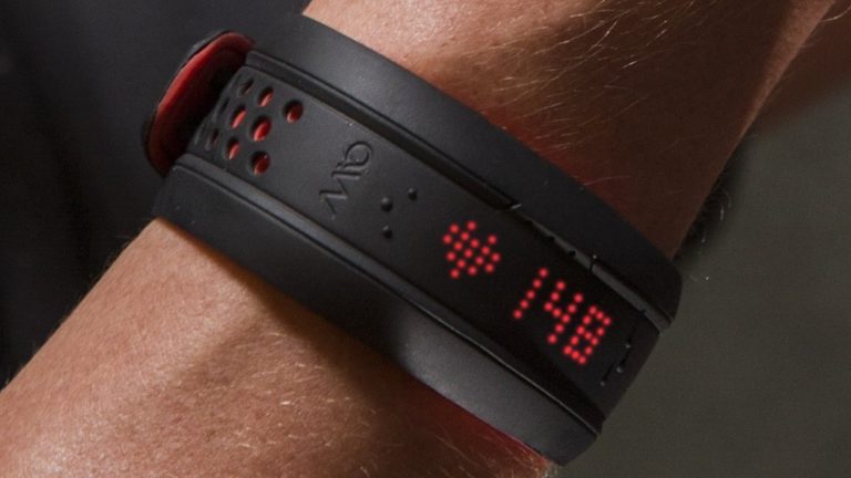 Mio Fuse Fitness Tracker Review - Wearable Fitness Trackers